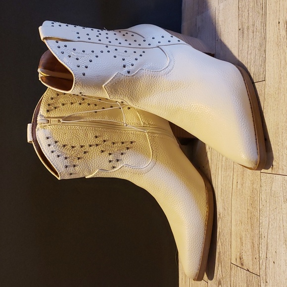 Universal Thread | Shoes | Universal Thread Offwhite Studded Twyla ...